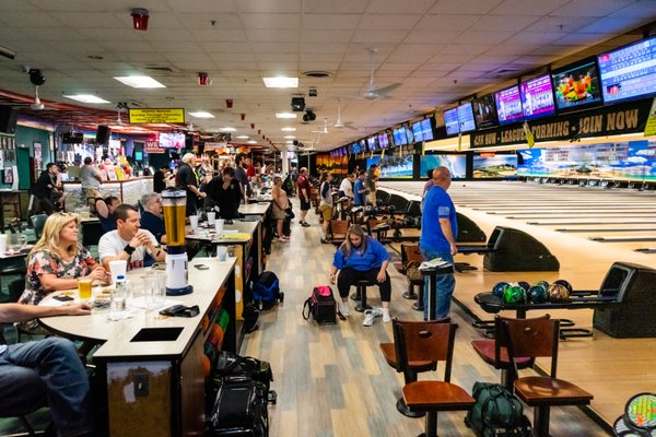 PINBOY’S AT THE BEACH - 71 Photos & 59 Reviews - 1577 Laskin Rd ...