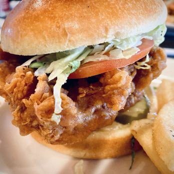 RED ROBIN GOURMET BURGERS AND BREWS - Updated May 2025 - 541 Photos ...