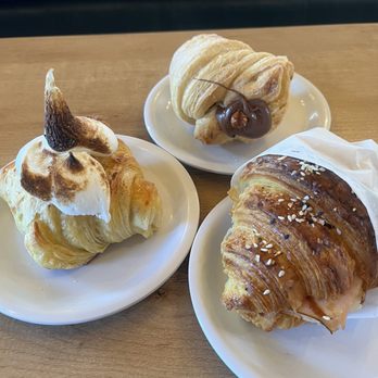 FLYING ROADRUNNER BAKERY - Updated December 2024 - 207 Photos & 68 ...