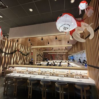 UZU REVOLVING SUSHI - Updated January 2026 - 800 Photos & 621 Real ...
