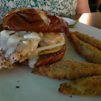 PUB W - Updated December 2024 - 240 Photos & 246 Reviews - 10740 South ...