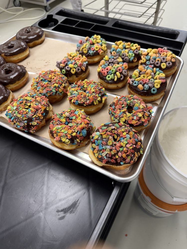 RANDY’S DONUTS - Updated December 2025 - 138 Photos & 48 Reviews - 3393 ...