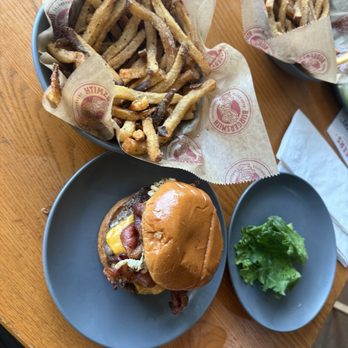 BURGERSMITH - Updated December 2025 - 294 Photos & 262 Reviews - 3613 ...