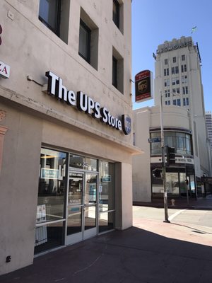 THE UPS STORE - 31 Photos & 124 Reviews - 5482 Wilshire Blvd, Los ...