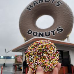 RANDY’S DONUTS - Updated July 2025 - 4885 Photos & 3591 Reviews - 805 W ...