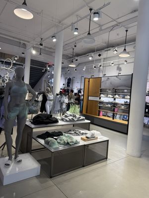 EDIKTED - Updated December 2025 - 37 Photos & 22 Reviews - 518 Broadway ...