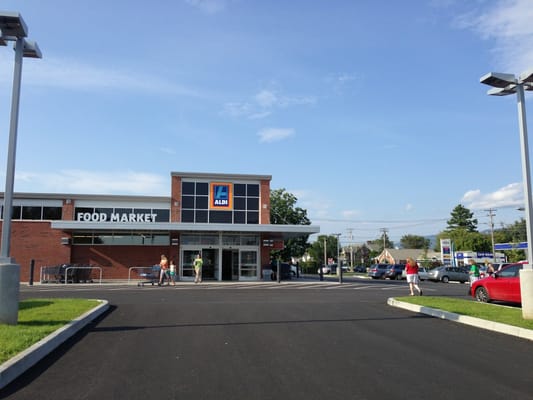 ALDI - Updated January 2026 - 263 S Main St, Rutland, Vermont - Grocery ...