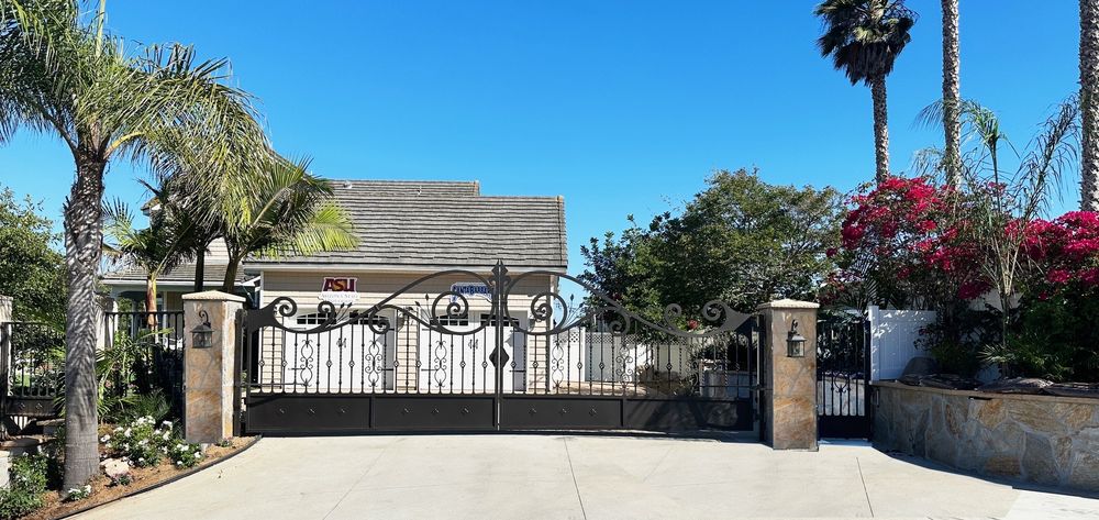 FALLBROOK CUSTOM ESTATE GATE - Updated December 2024 - 12 Photos - 2247 ...