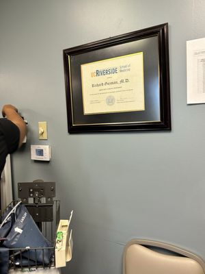 GUZMAN RICHARD, MD - Updated December 2025 - 20 Reviews - 6485 Day St ...