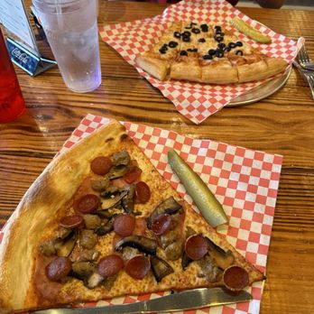 THE HEIGHTS PIZZERIA AND DRAFTHOUSE - Updated August 2024 - 38 Photos ...