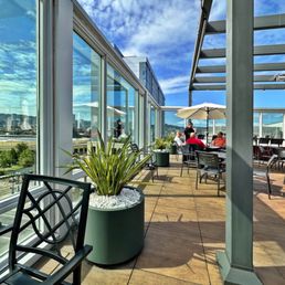 METROPOLITAN TAVERN - Updated July 2025 - 328 Photos & 199 Reviews ...