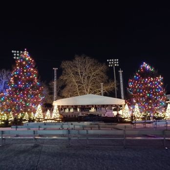 YULETIDE AT DEVON - Updated December 2025 - 35 Photos - 23 Dorset Rd ...