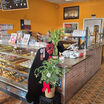 ROBIN’S SNOWFLAKE DONUTS & CAFE - Updated November 2025 - 662 Photos ...