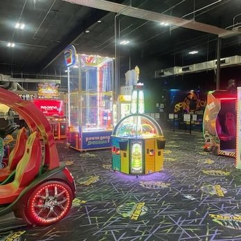 THE MAX ENTERTAINMENT CENTER - Updated December 2025 - 25 Photos - 1015 ...