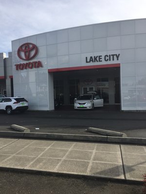 TOYOTA OF LAKE CITY - 69 Photos & 493 Reviews - 13355 Lake City Way NE ...
