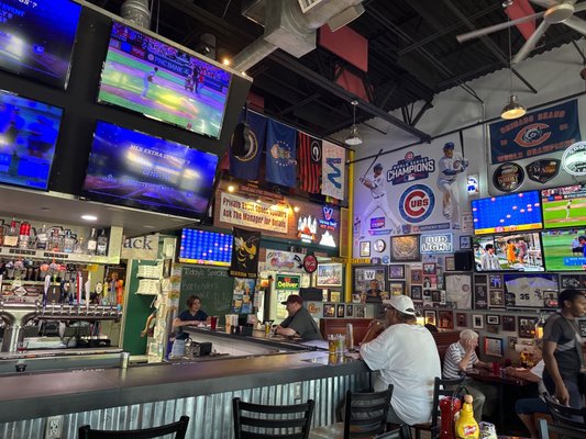 BOBBY G’S CHICAGO EATERY & SPORTS BAR - Updated January 2026 - 254 ...