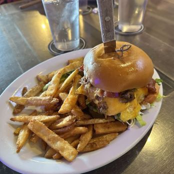 THE WALRUS - Updated February 2025 - 514 Photos & 602 Reviews - 143 E ...