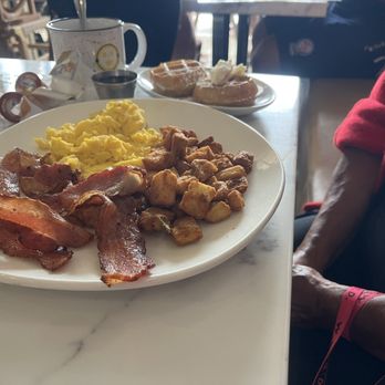 MORNINGS BREAKFAST & BRUNCH - Updated November 2024 - 210 Photos & 138 ...