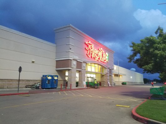 FIESTA MART #66 - Updated June 2025 - 31 Photos & 46 Reviews - 333 S ...