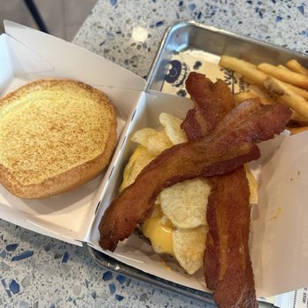 BOBBY’S BURGERS BY BOBBY FLAY - Updated March 2025 - 189 Photos & 121 ...