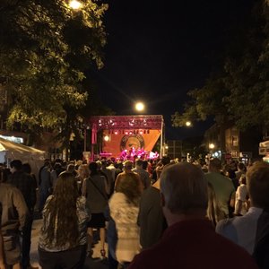 RETRO ON ROSCOE - 14 Photos & 28 Reviews - Flea Markets - 2000 W Roscoe ...