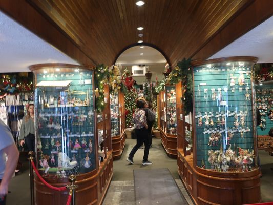 THE SPIRIT OF CHRISTMAS - Updated January 2026 - 20 Photos & 18 Reviews ...