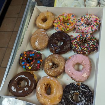DONUT KING - Updated April 2024 - 694 Photos & 562 Reviews - 3716 ...