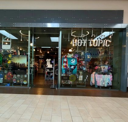 HOT TOPIC - Updated July 2025 - 59 Photos & 63 Reviews - 168 Los ...