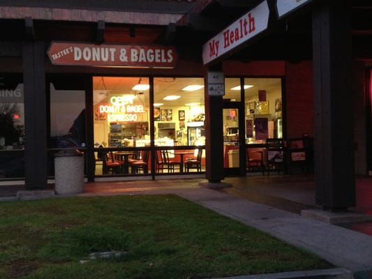 TASTEE’S DONUT - 22 Photos & 82 Reviews - 1449 Foothill Blvd, La Verne ...