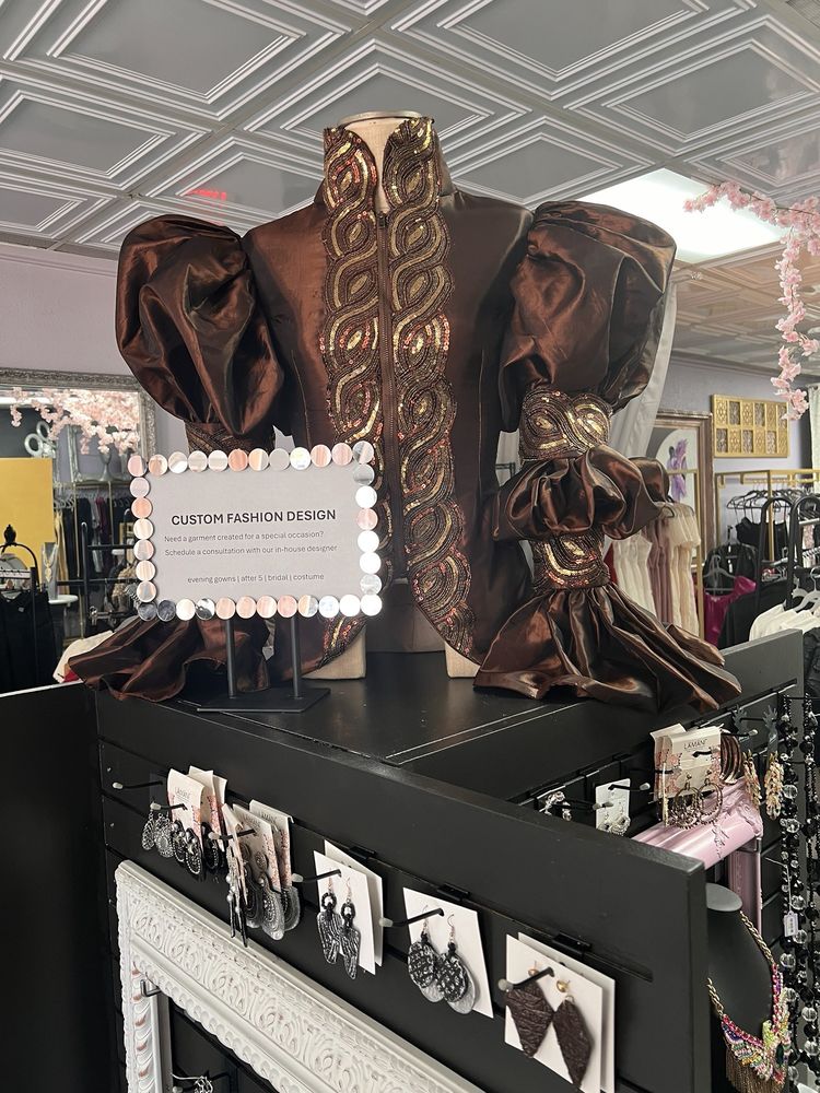 THE FASHION OPERA - Updated January 2026 - 4001 W Green Oaks Blvd ...