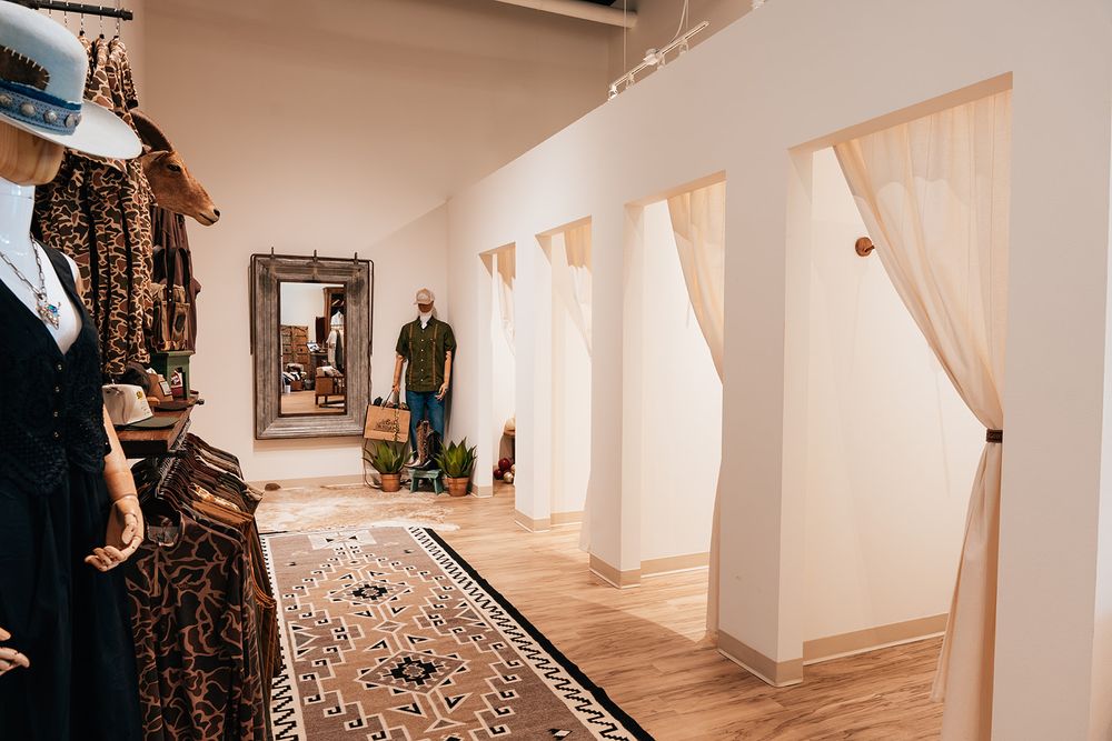 6WHISKEY - Updated December 2025 - 45 Photos - 4114 Lake Atlas Dr ...