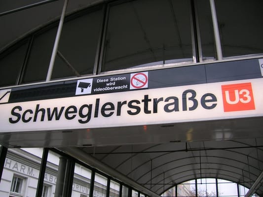 LINIE U3 - U-Bahnstation Ottakring, Wien, Austria - Public ...