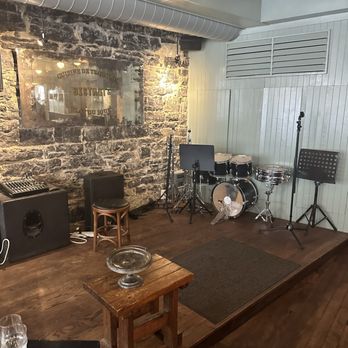 MODAVIE - 1343 Photos & 898 Reviews - 1 Rue Saint-Paul O, Montréal ...