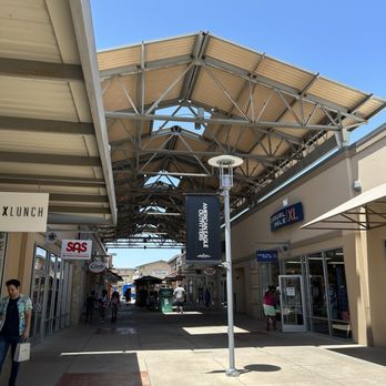 ROUND ROCK PREMIUM OUTLETS - Updated December 2025 - 289 Photos & 202 ...