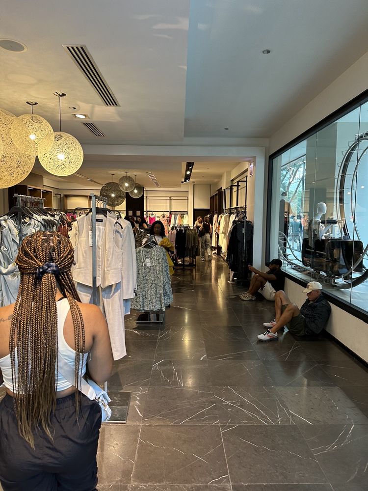 ZARA - Updated July 2025 - 86 Photos & 275 Reviews - 700 N Michigan Ave ...