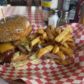 CHIP’S OLD FASHIONED HAMBURGERS - Updated December 2025 - 238 Photos ...