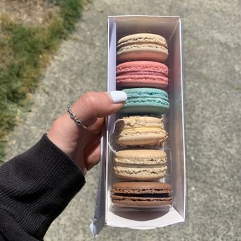 FRESH FLOURS - Updated December 2025 - 272 Photos & 199 Reviews - 1624 ...