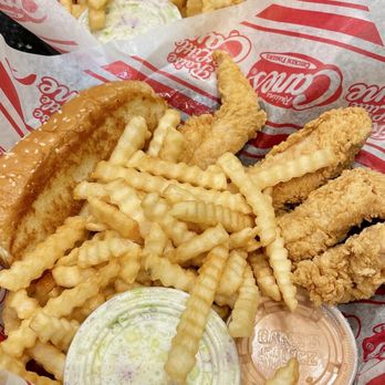 RAISING CANE’S CHICKEN FINGERS - Updated March 2025 - 179 Photos & 137 ...