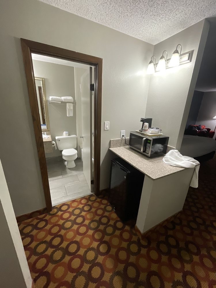 CLARION INN - Updated October 2025 - 10 Reviews - 3033 W. College Ave ...