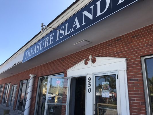 WICKHAM BOOKS SOUTH - Updated January 2026 - 950 Central Ave, Naples ...