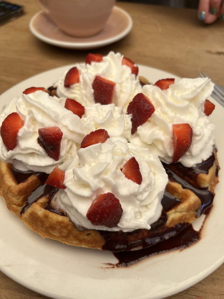 CAFÉBRE - Updated May 2025 - 87 Photos & 28 Reviews - M. Bravo nº 108 ...