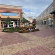 THE OUTLET SHOPPES AT ATLANTA - 96 Photos & 134 Reviews - 915 Ridgewalk ...