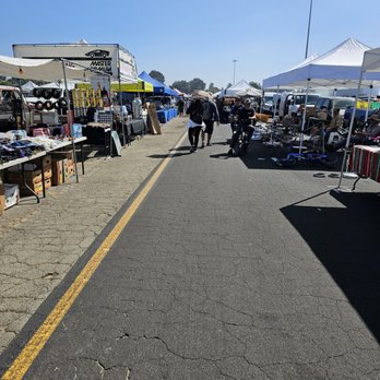 POMONA SWAP MEET & CLASSIC CAR SHOW - Updated October 2025 - 127 Photos ...