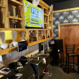 LUCRETIA’S KITCHEN - Updated July 2025 - 72 Photos & 76 Reviews - 617 W ...