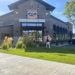 MACKENZIE RIVER PIZZA, GRILL & PUB - Updated November 2025 - 238 Photos ...