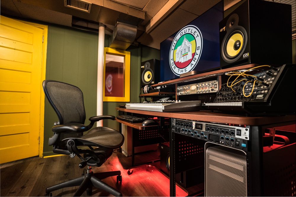 THE OUTLET FOR THE ARTS - Updated August 2024 - 13 Photos - 59 Barber St, Torrington ...