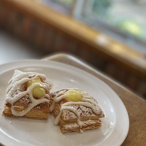 VIOLET - Updated July 2025 - 120 Photos & 70 Reviews - 1588 E Stratford ...