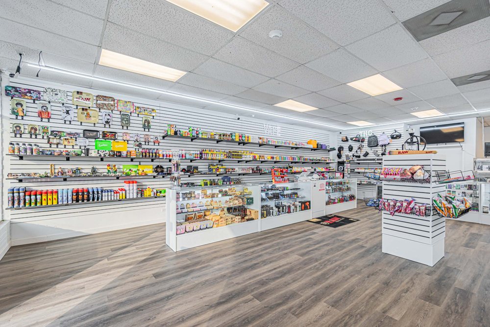 LEGENDARY SMOKE SHOP - Updated November 2025 - 31 Photos - 2685 Shermer ...