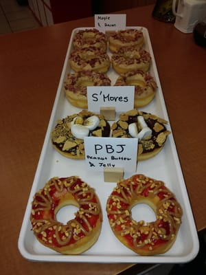 COUNTRY DONUTS - Updated October 2025 - 12 Photos & 26 Reviews - 4524 ...