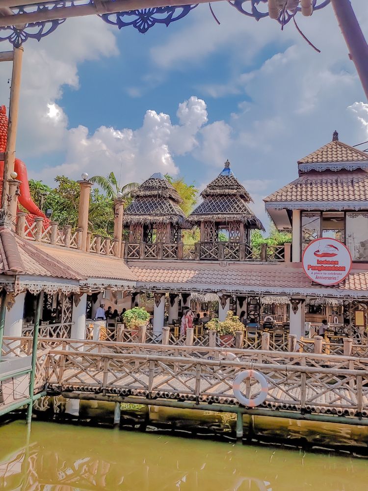 ISDAAN FLOATING RESTAURANT - 11 Photos - National Hwy, Laguna ...